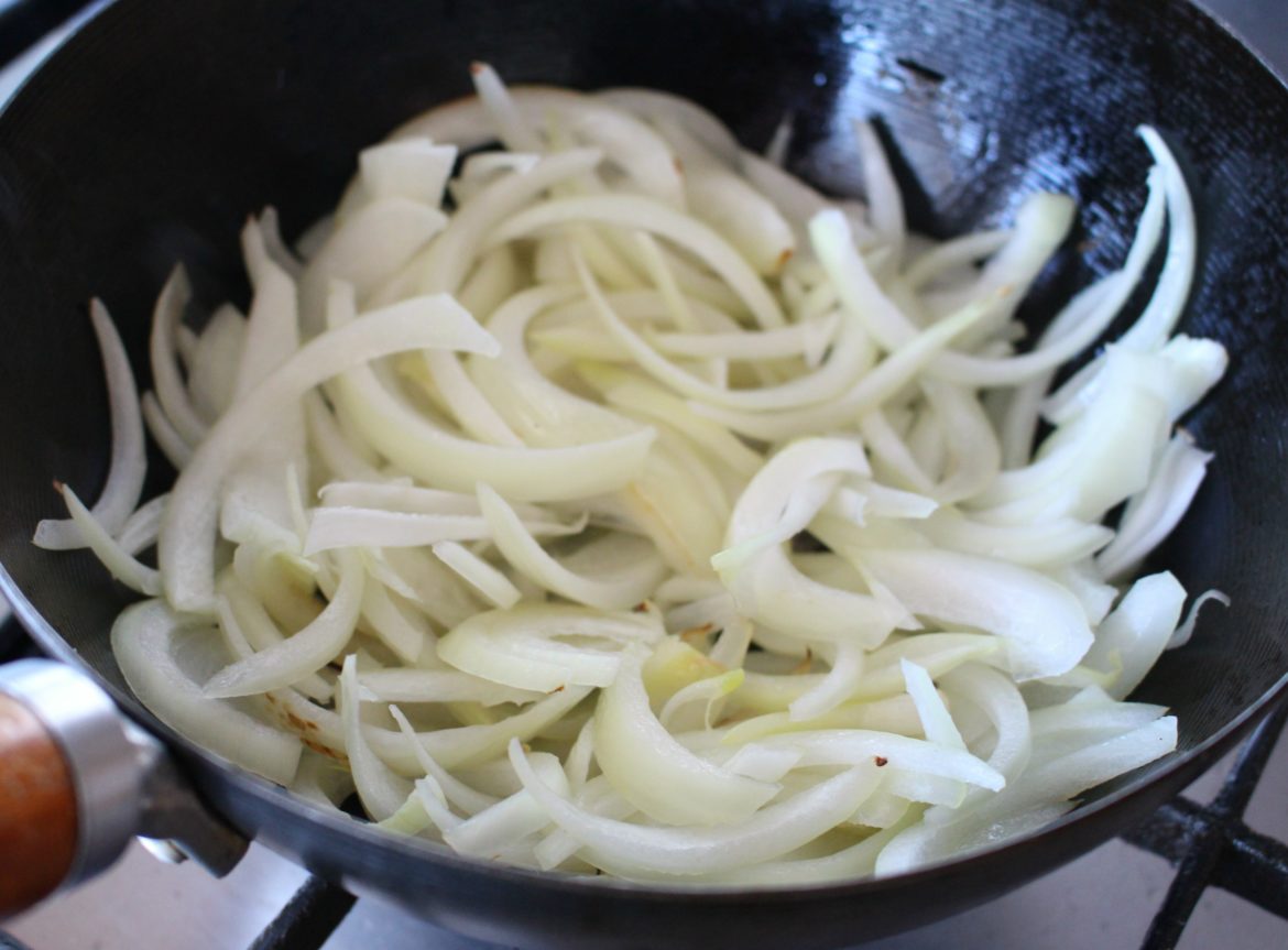 Buttery Lemon & Garlic Steak - thewonkyspatula.com