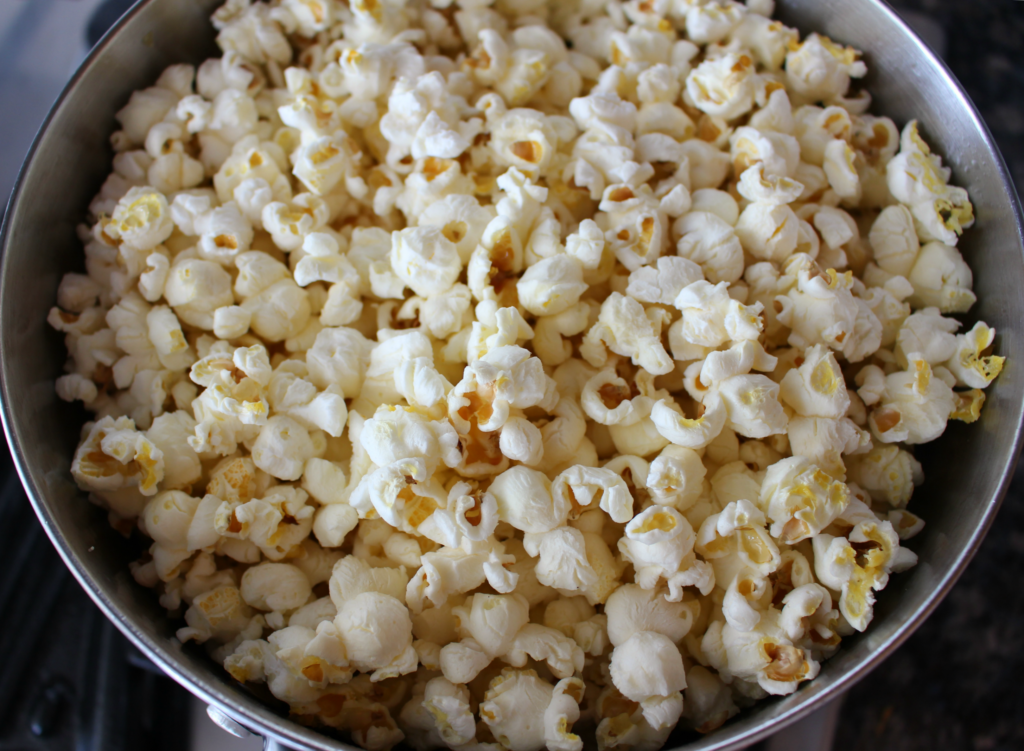 Smoky Chilli Popcorn - thewonkyspatula.com