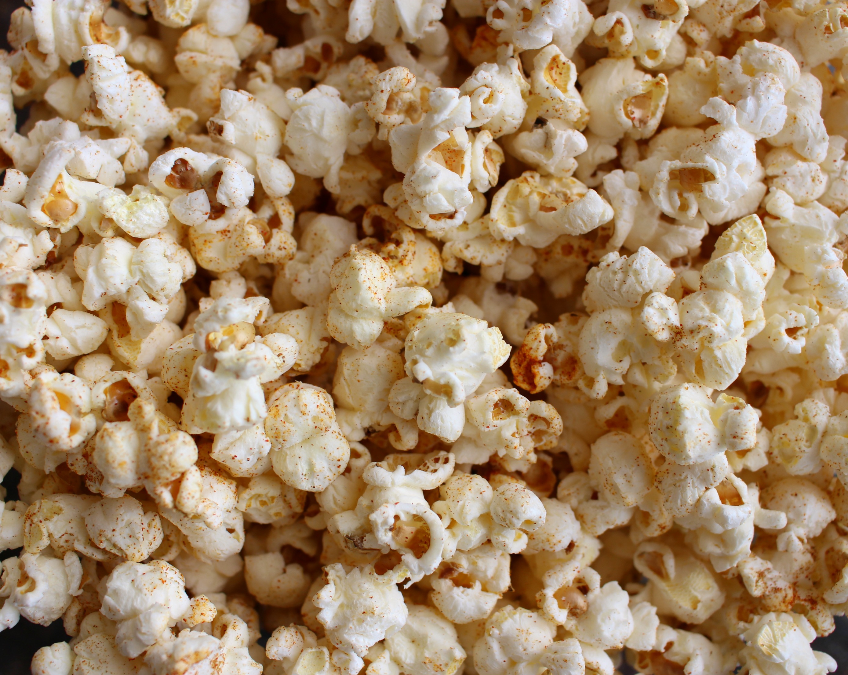 Smoky Chilli Popcorn - thewonkyspatula.com