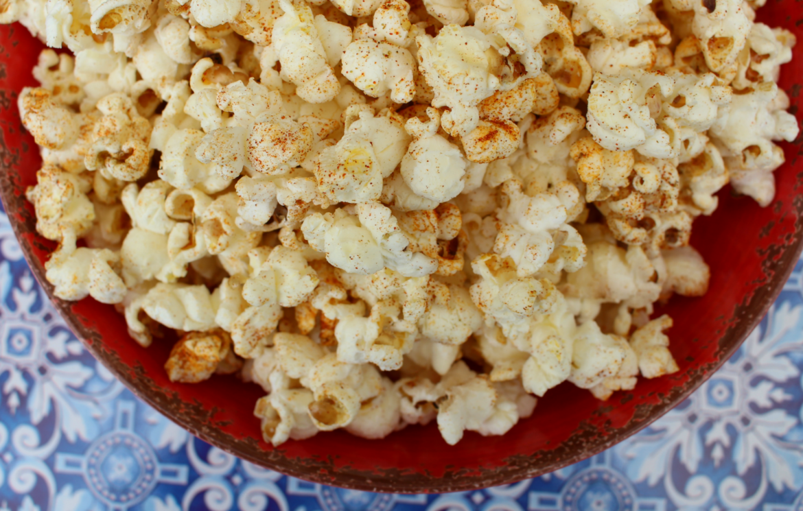 Smoky Chilli Popcorn - thewonkyspatula.com