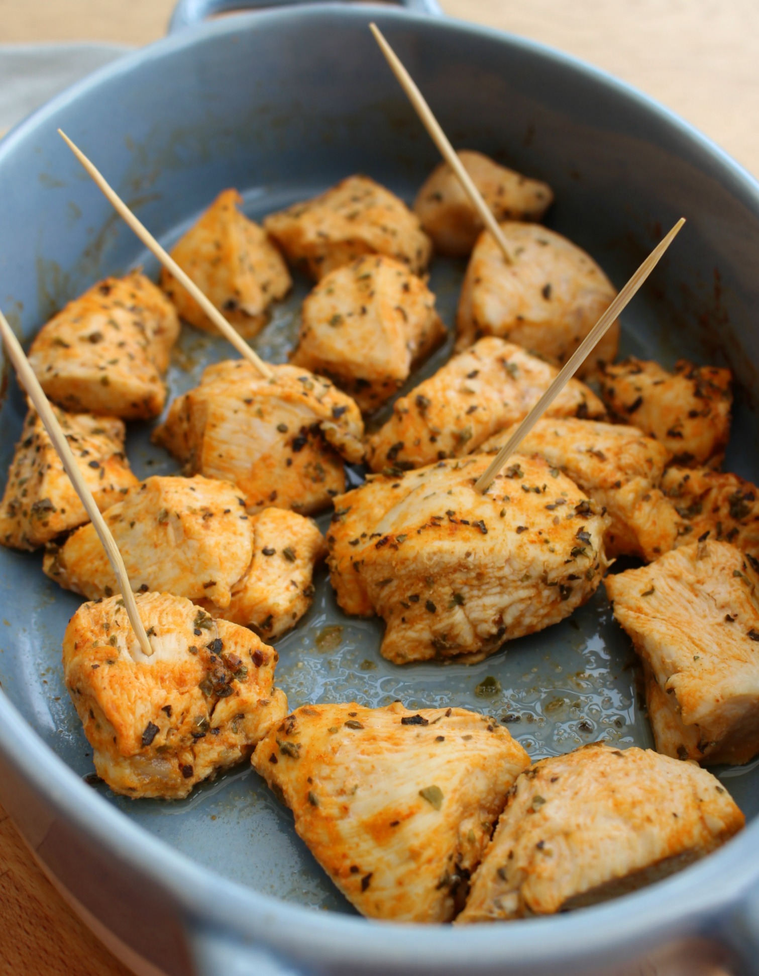 Red Hot Chicken Bites - thewonkyspatula.com