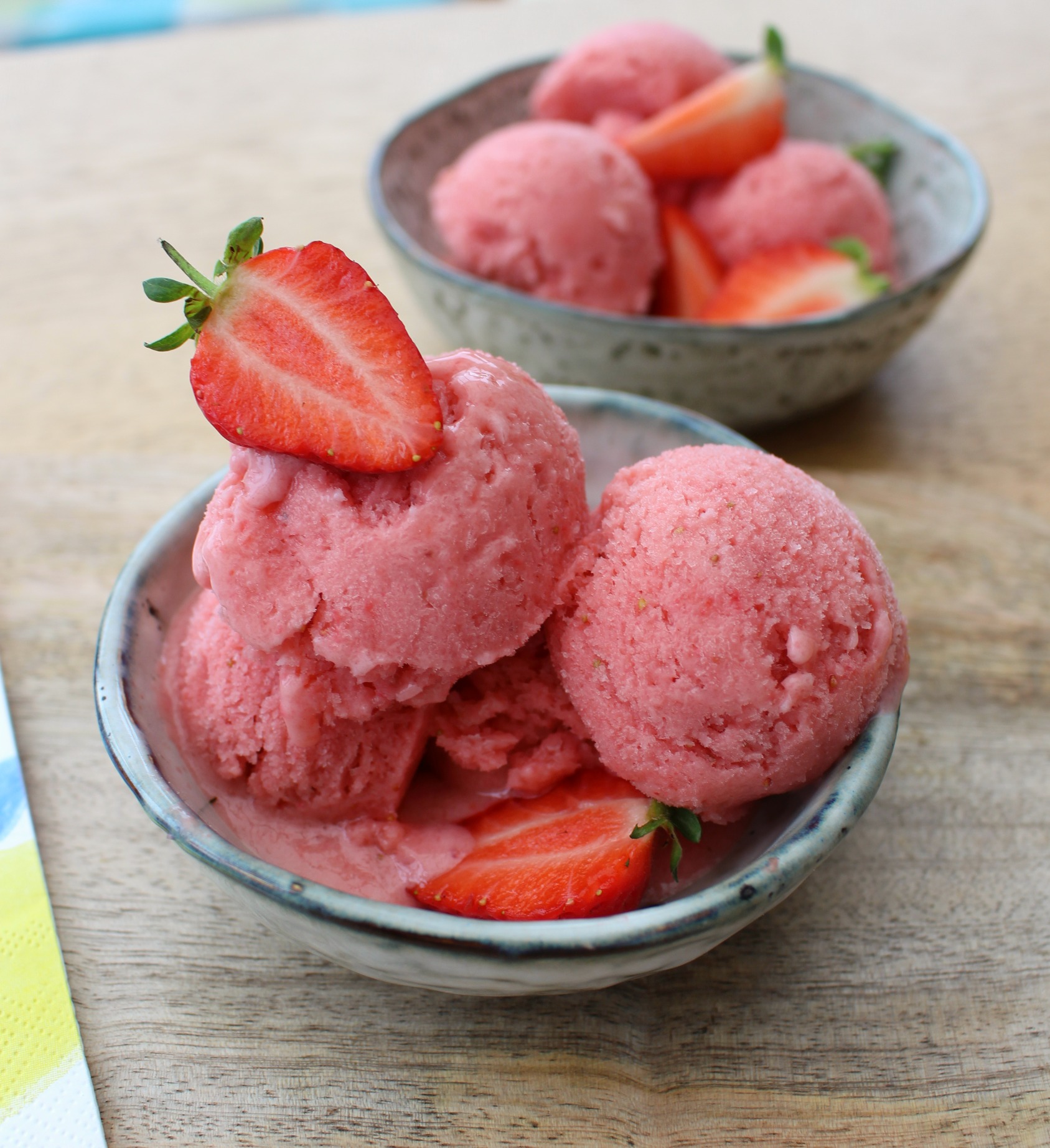 Strawberry Froyo - thewonkyspatula.com