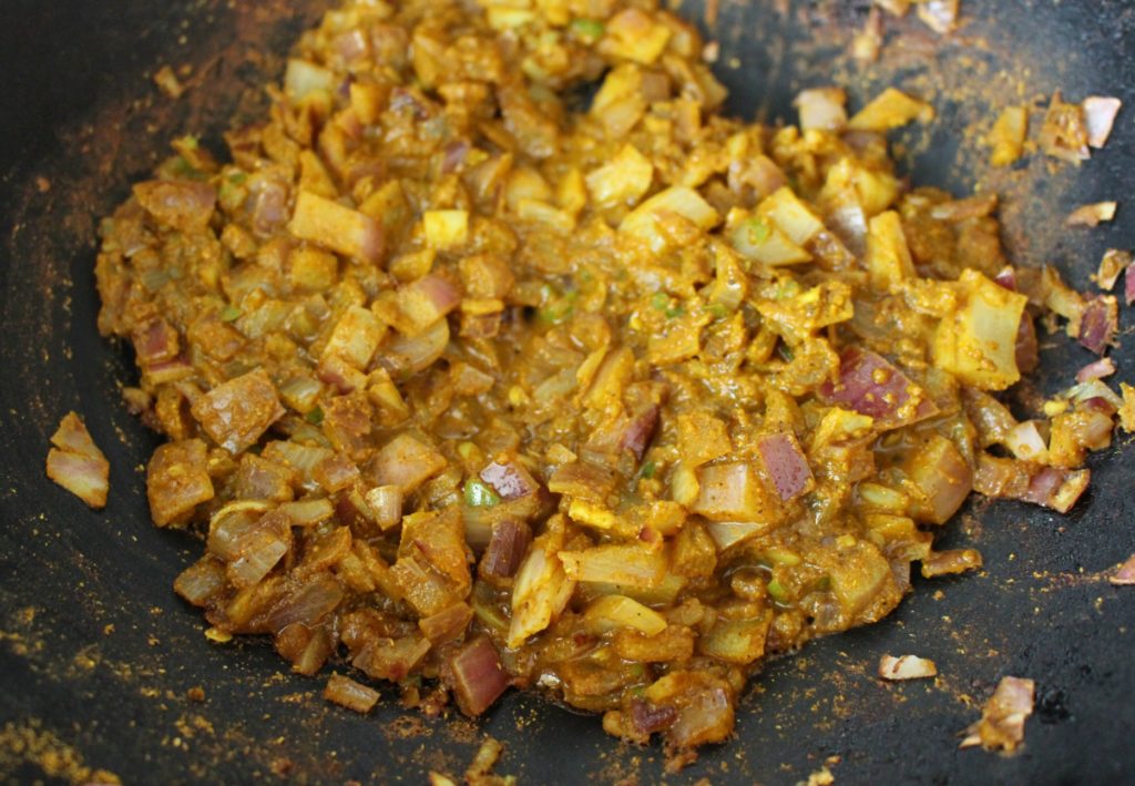 Cauliflower and Kale Curry - thewonkyspatula.com