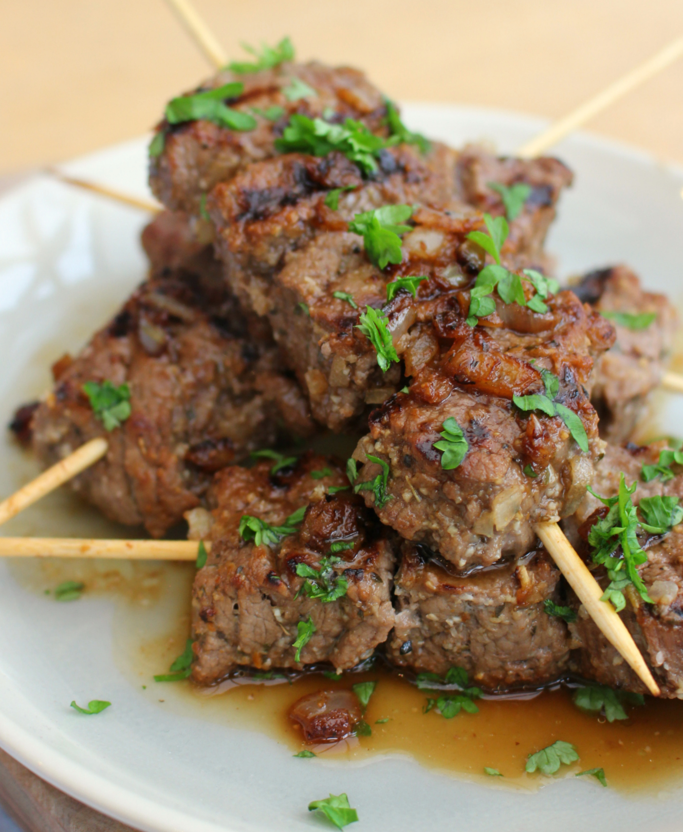 Quick and Easy Steak Kebabs - thewonkyspatula.com