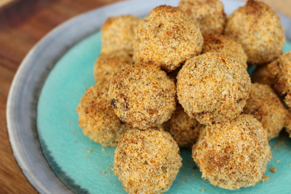 Smashed Garlic Spuds - thewonkyspatula.com