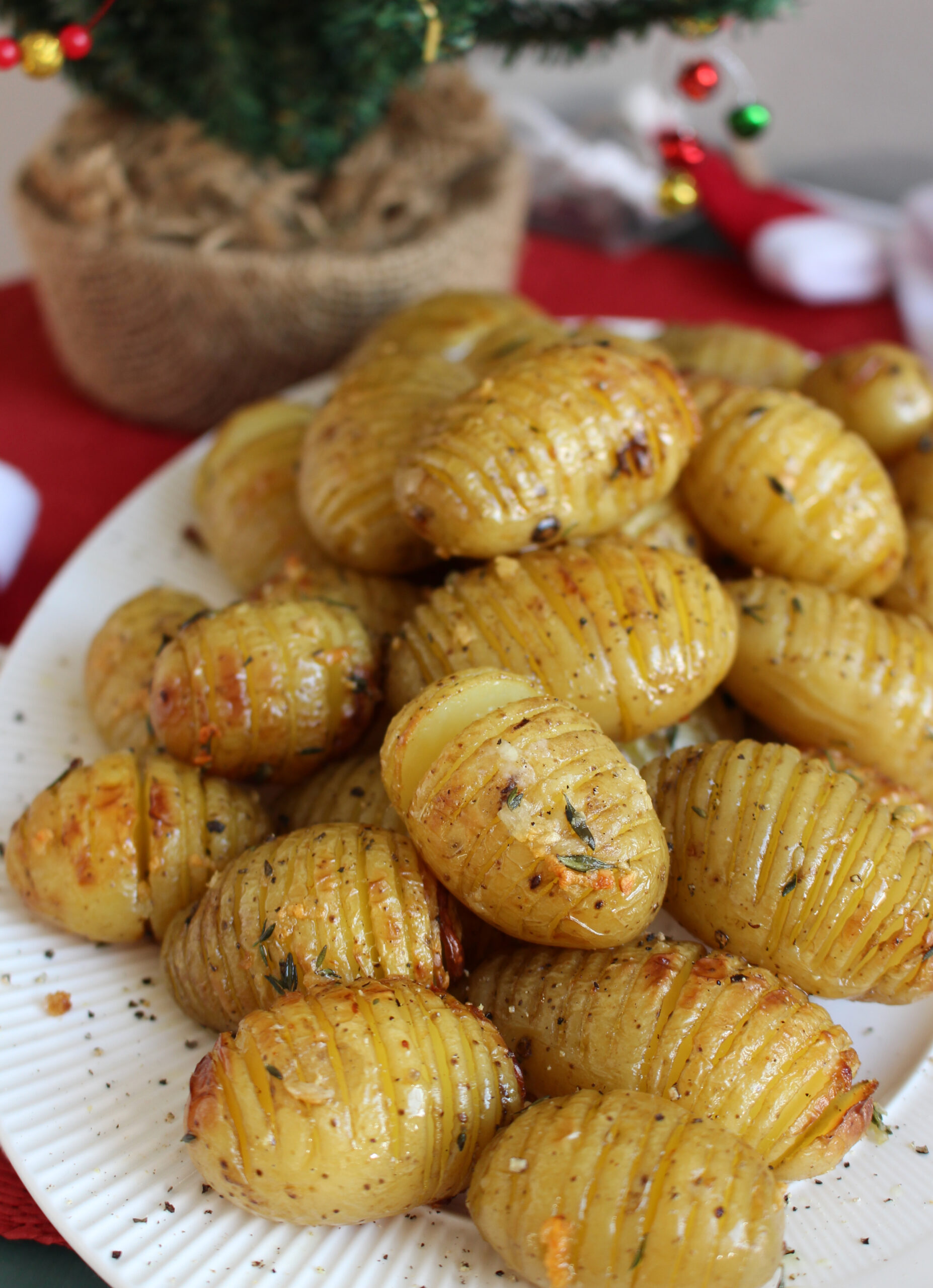 Christmas Hasselback Potatoes - thewonkyspatula.com